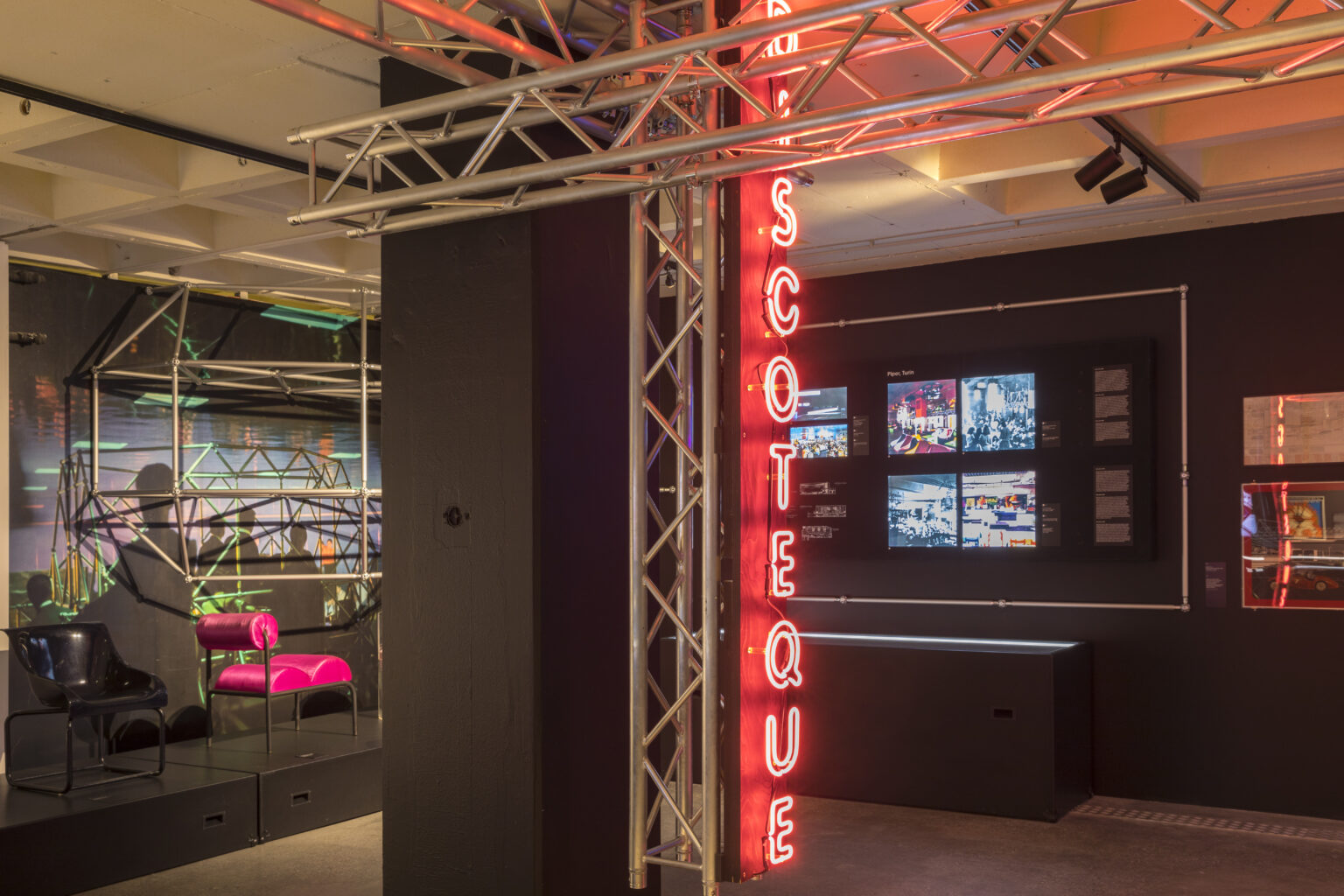 NIGHT FEVER. – Design Museum Brussels