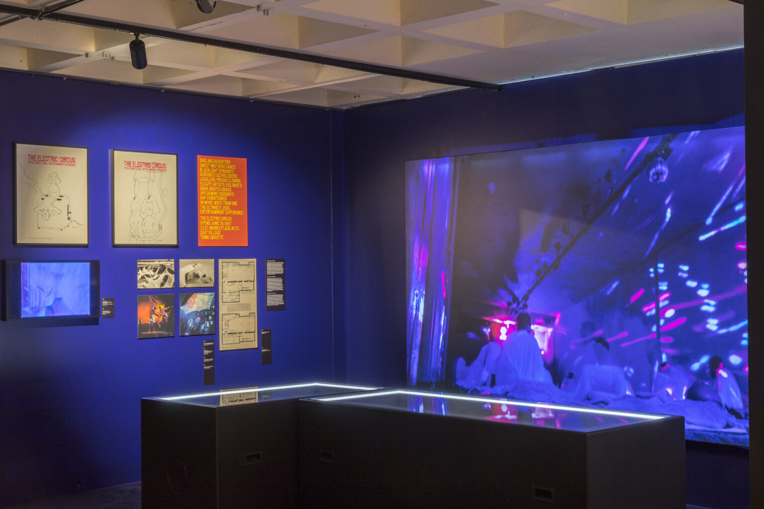 NIGHT FEVER. – Design Museum Brussels