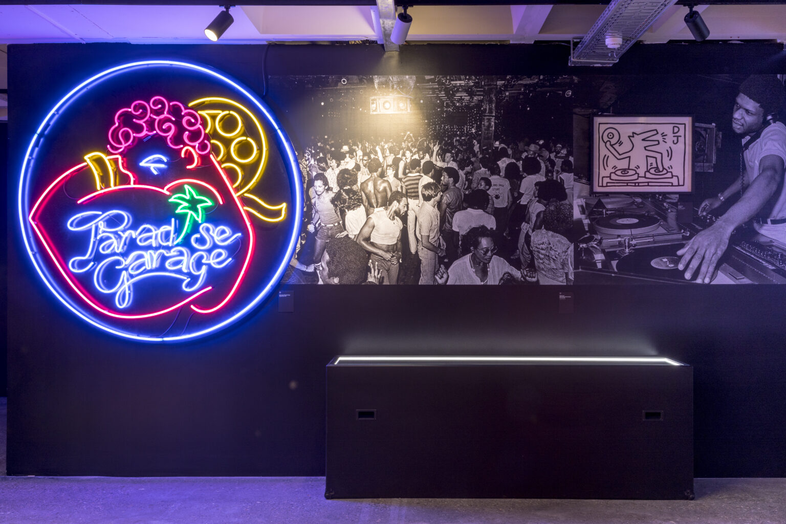 NIGHT FEVER. – Design Museum Brussels