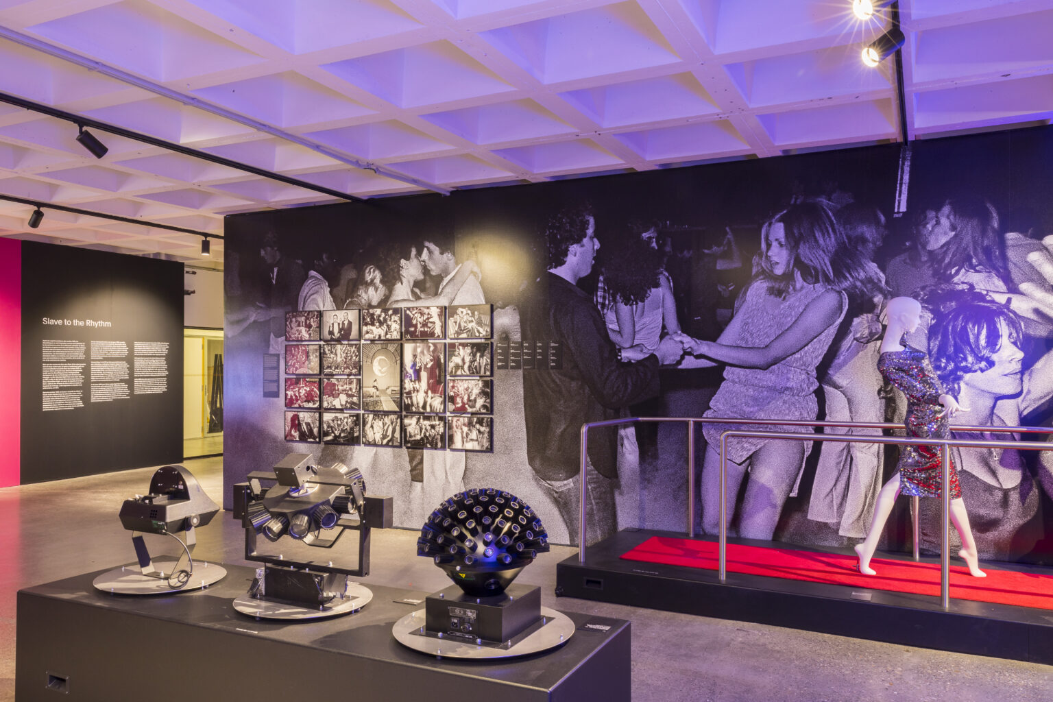 NIGHT FEVER. – Design Museum Brussels