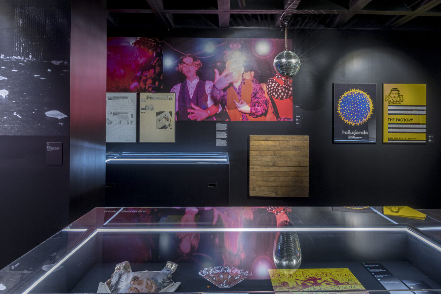 NIGHT FEVER. – Design Museum Brussels