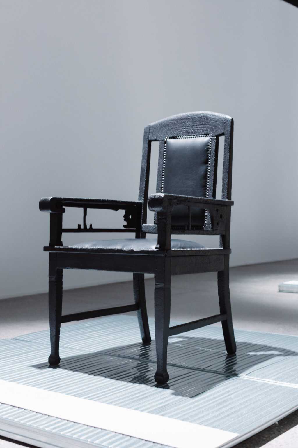 CHAISE. STOEL. CHAIR. – Design Museum Brussels